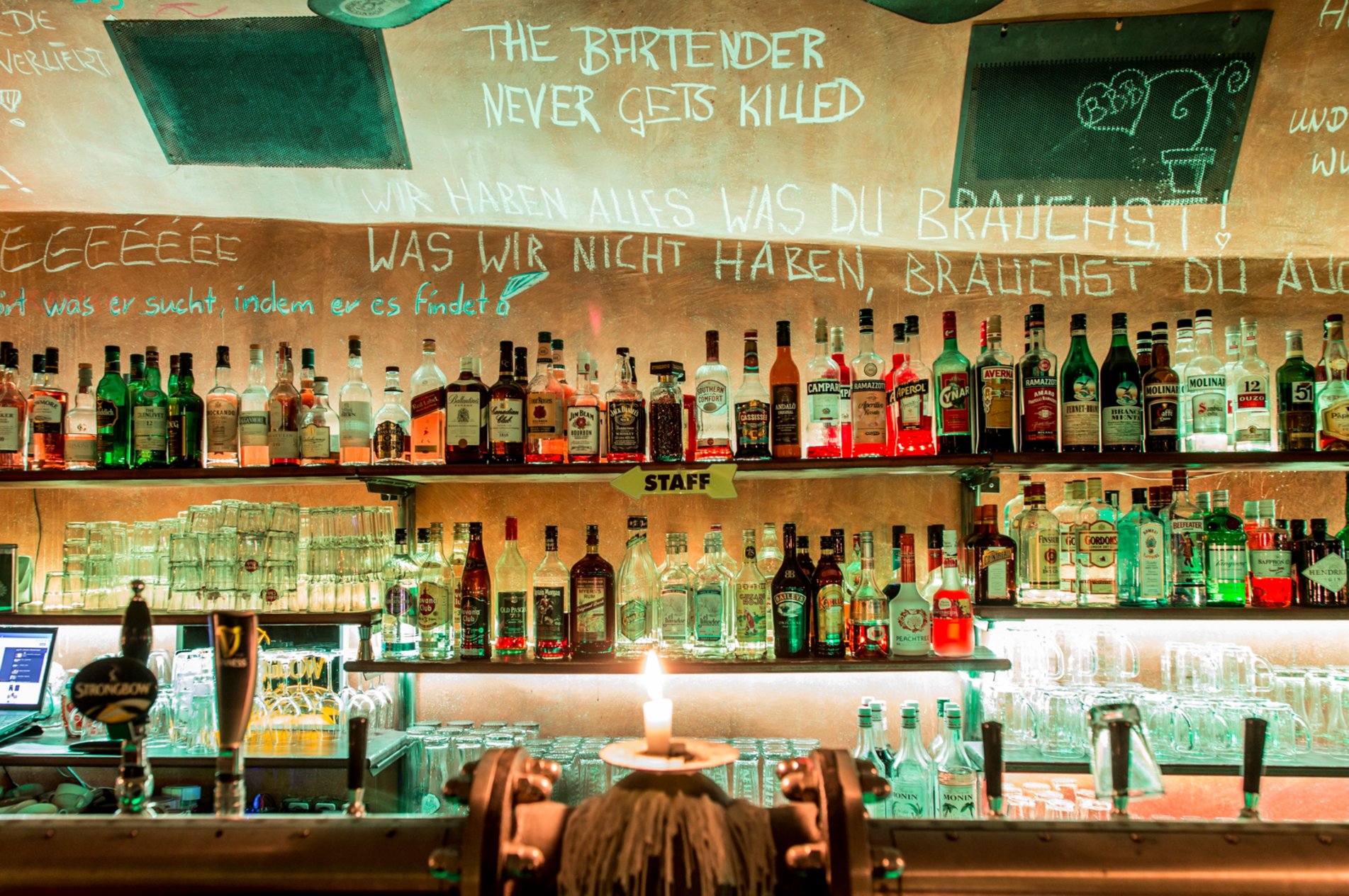 Blechbilderbar - Restaurant und Kiez Kneipe in Berlin Friedrichshain